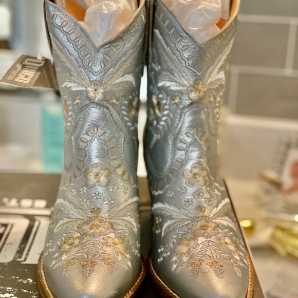 dingo | Shoes | Dingo Primrose Leather Feather Floral Embroidered ...